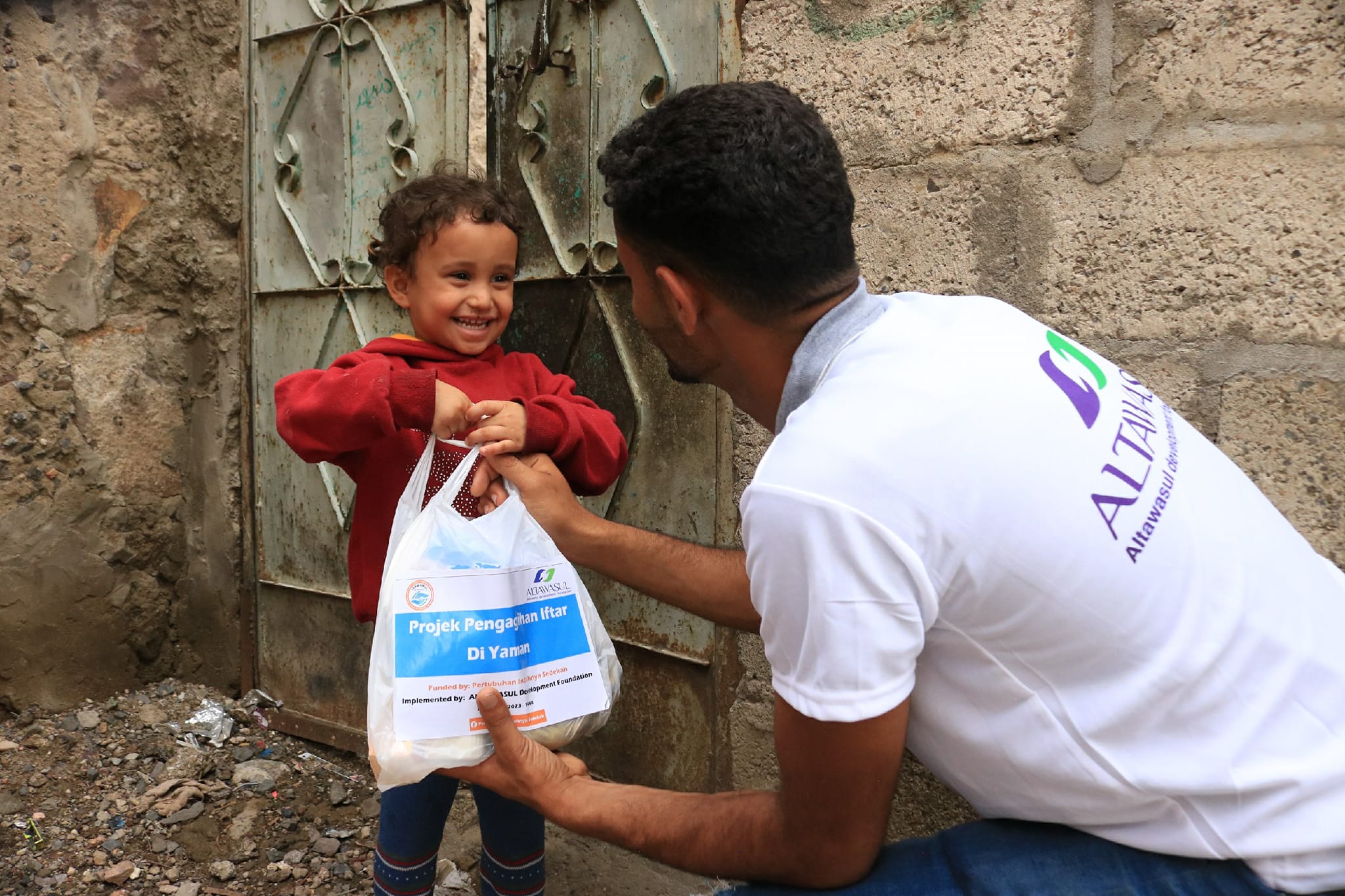 AL TAWASUL Development Foundation implements the IFTAR meal project in ...